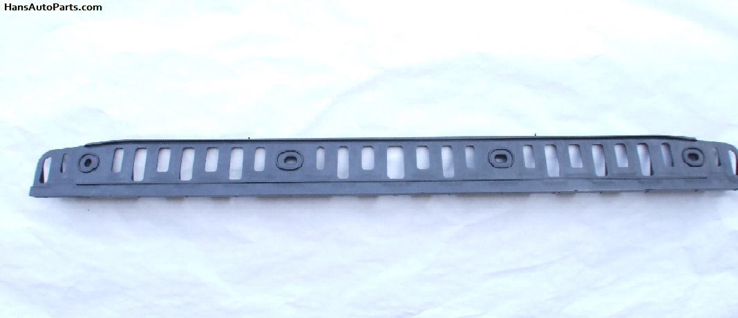1K5807863 $4 VW Center Attachment Strip Rear Bumper Jetta V.