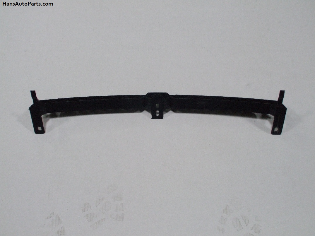 5C6805706D $8 VW Front Bumper Center Guide Jetta.