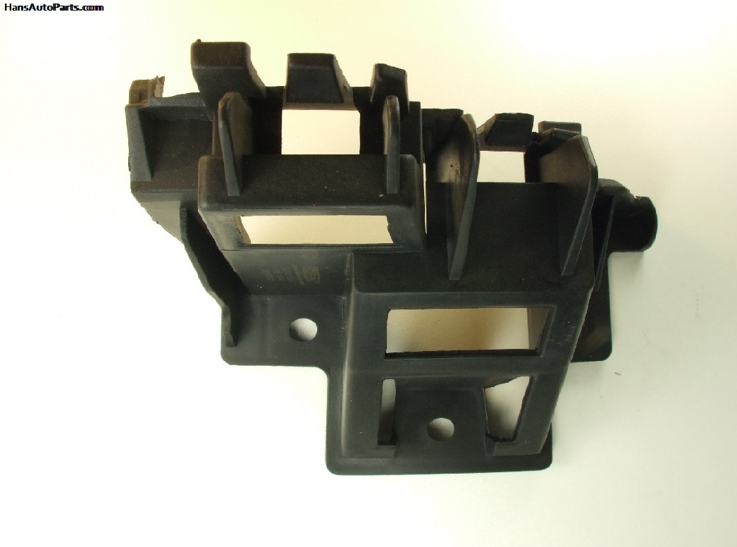 VW 5C6807394A $8 VW Right Rear Bumper Guide Piece Jetta.