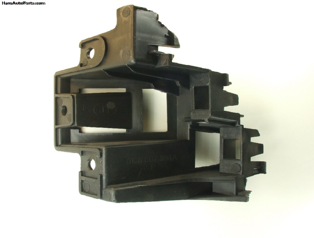 VW 5C6807394A $8 VW Right Rear Bumper Guide Piece Jetta.